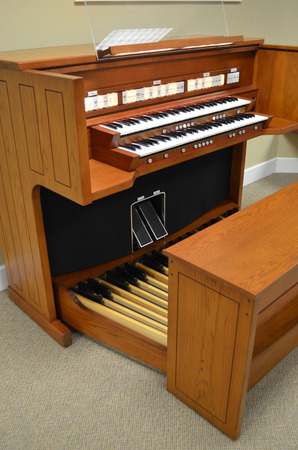 Rodgers 751i digital organ