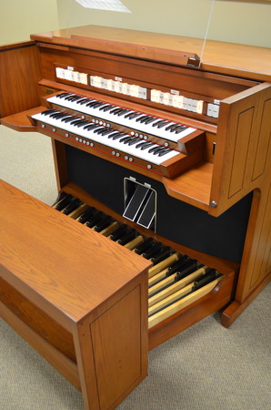 Rodgers 751i digital organ