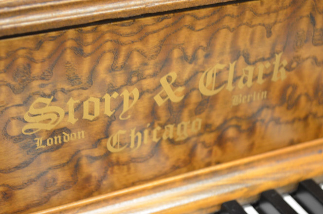 1907 Story & Clark upright