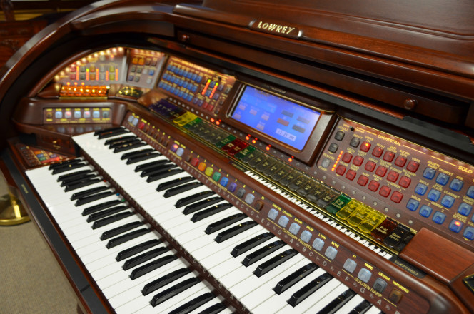 Lowrey A6000 Imperial organ