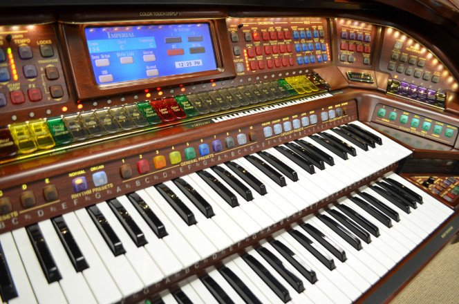 Lowrey A6000 Imperial organ
