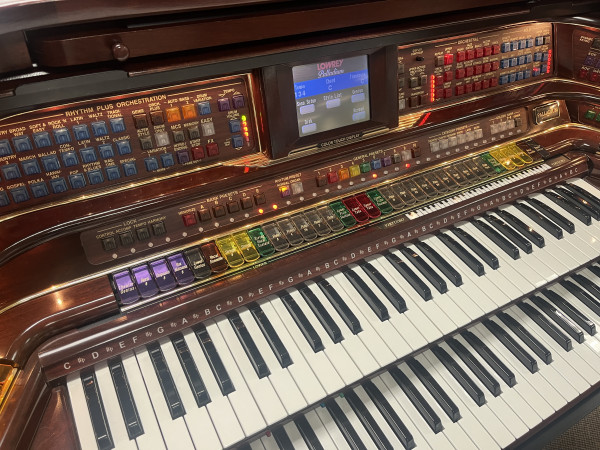 Lowrey SU630 Palladium organ