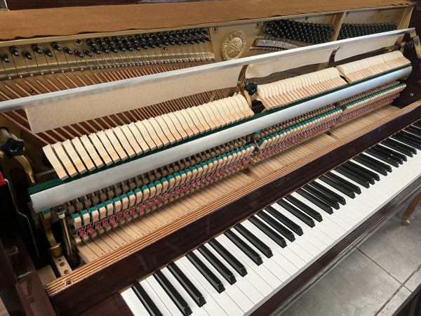 1986 Yamaha contemporary-style piano in polished mahogany